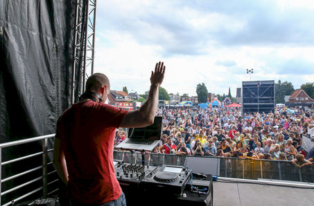 Dj Crew - Reviews. Offerte. Booking. | eventplanner.nl